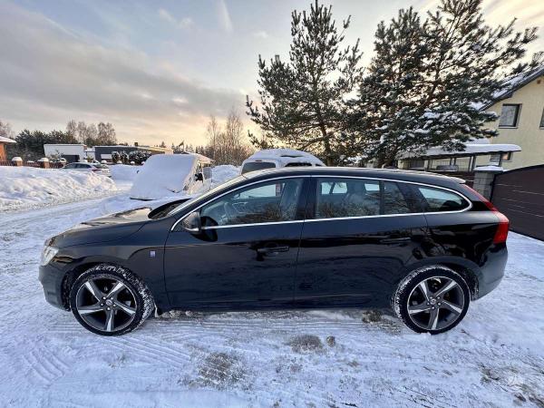 Melns Volvo V60 2015 Šauļi, ar dzinēja tilpumu 1.97 L un nobraukumu 270 tūkst. km par 7450 €, foto 6 vietnē AUTOMOTO.COM.LV