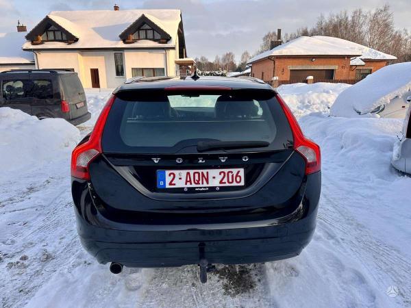 Melns Volvo V60 2015 Šauļi, ar dzinēja tilpumu 1.97 L un nobraukumu 270 tūkst. km par 7450 €, foto 10 vietnē AUTOMOTO.COM.LV