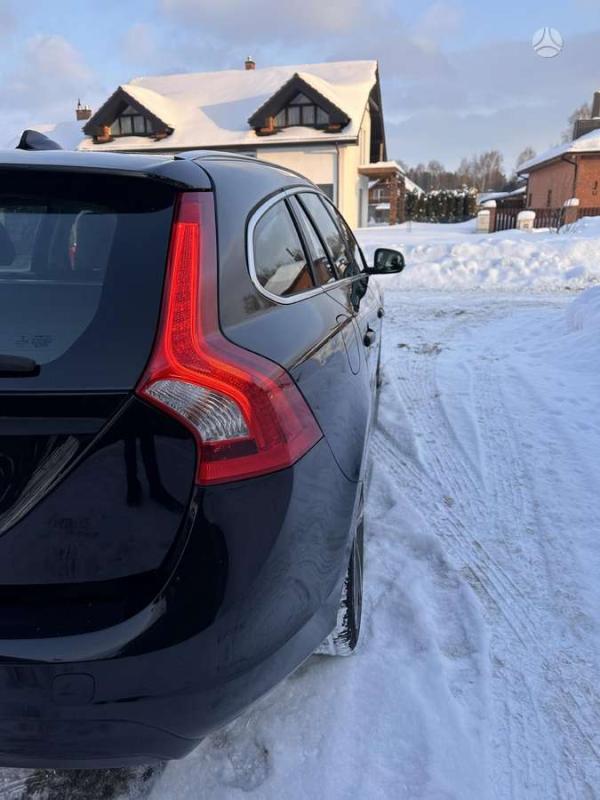 Black Volvo V60 2015 in Siauliai, with an engine capacity of 1.97 L and mileage of 270 thousand km for 7450 €, photo 11 on AUTOMOTO.COM.LV