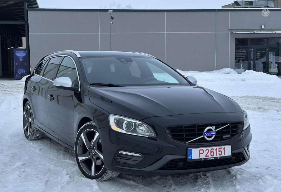 Black Volvo V60 2015 in Raseiniai, with an engine capacity of 1.98 L and mileage of 280 thousand km for 7350 €, photo 1 on AUTOMOTO.COM.LV