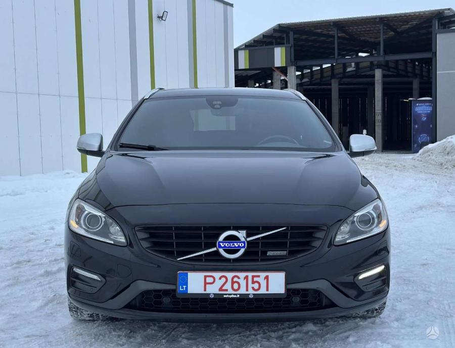 Black Volvo V60 2015 in Raseiniai, with an engine capacity of 1.98 L and mileage of 280 thousand km for 7350 €, photo 2 on AUTOMOTO.COM.LV