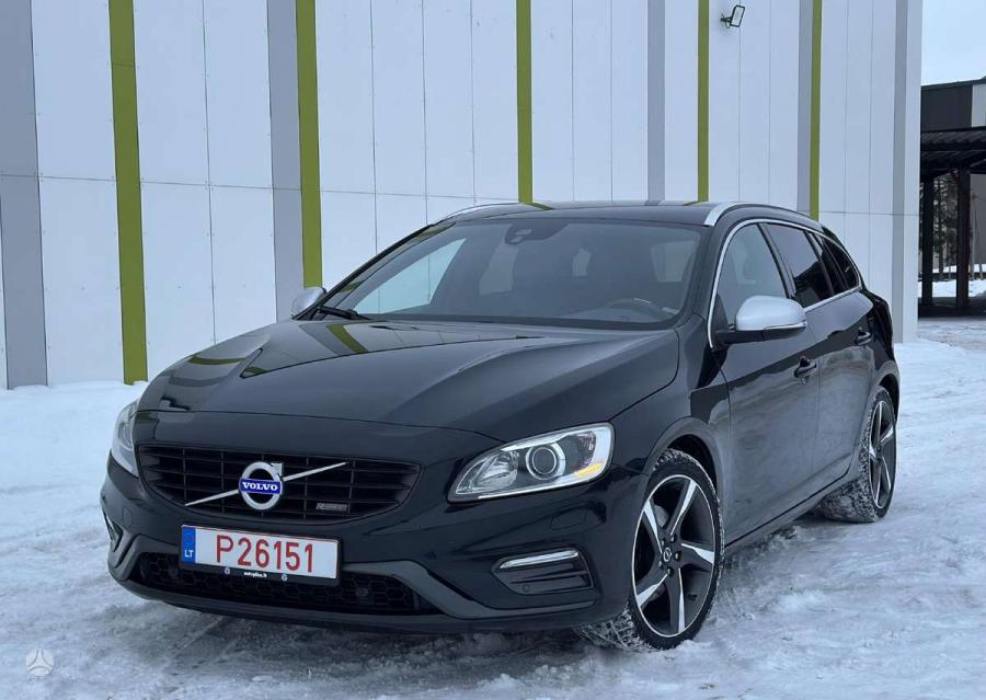 Black Volvo V60 2015 in Raseiniai, with an engine capacity of 1.98 L and mileage of 280 thousand km for 7350 €, photo 3 on AUTOMOTO.COM.LV