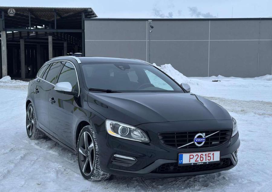 Black Volvo V60 2015 in Raseiniai, with an engine capacity of 1.98 L and mileage of 280 thousand km for 7350 €, photo 7 on AUTOMOTO.COM.LV