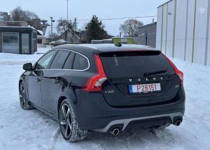 Black Volvo V60 2015 in Raseiniai, with an engine capacity of 1.98 L and mileage of 280 thousand km for 7350 €, photo 10 on AUTOMOTO.COM.LV