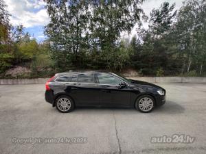 Melns Volvo V60 2015 Tallina, ar dzinēja tilpumu 2.40 L un nobraukumu 246 tūkst. km par 9900 €, foto 2 vietnē AUTOMOTO.COM.LV