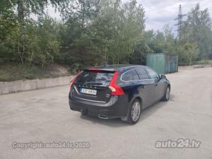 Melns Volvo V60 2015 Tallina, ar dzinēja tilpumu 2.40 L un nobraukumu 246 tūkst. km par 9900 €, foto 4 vietnē AUTOMOTO.COM.LV