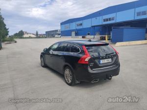 Melns Volvo V60 2015 Tallina, ar dzinēja tilpumu 2.40 L un nobraukumu 246 tūkst. km par 9900 €, foto 5 vietnē AUTOMOTO.COM.LV
