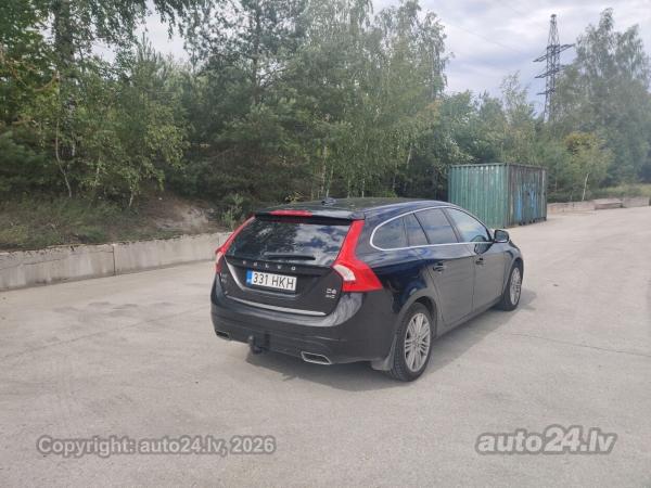 Black Volvo V60 2015 in Tallinn, with an engine capacity of 2.40 L and mileage of 246 thousand km for 9900 €, photo 4 on AUTOMOTO.COM.LV