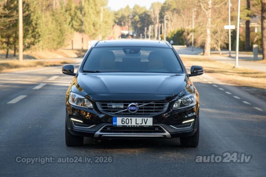 Black Volvo V60 2015 in Parnu, with an engine capacity of 2.40 L and mileage of 292 thousand km for 10900 €, photo 2 on AUTOMOTO.COM.LV