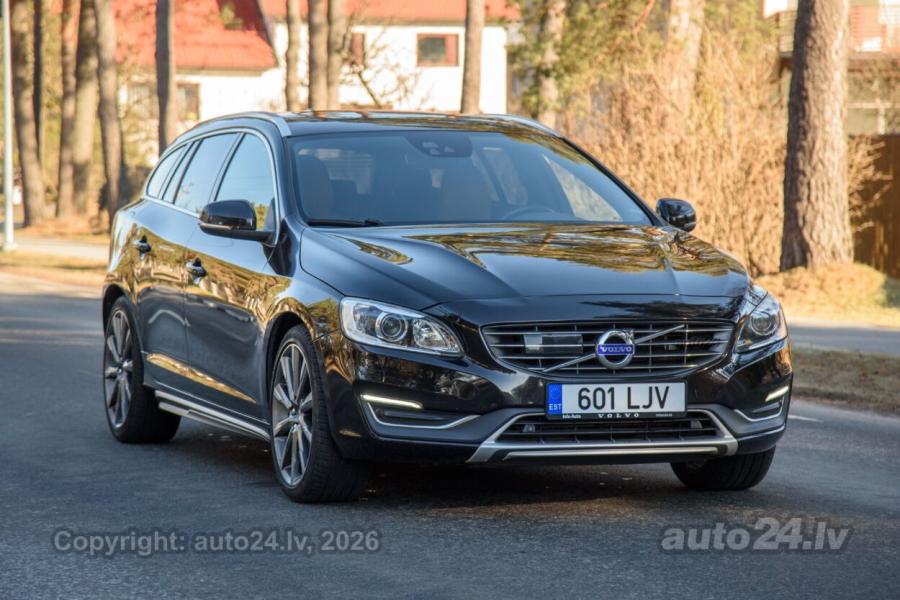Black Volvo V60 2015 in Parnu, with an engine capacity of 2.40 L and mileage of 292 thousand km for 10900 €, photo 3 on AUTOMOTO.COM.LV