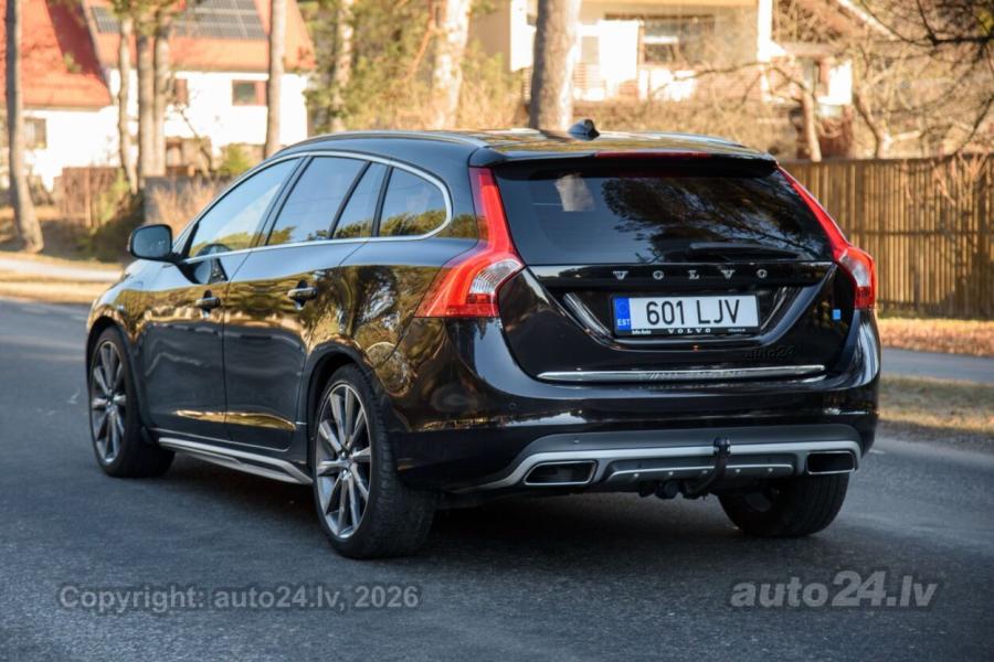 Black Volvo V60 2015 in Parnu, with an engine capacity of 2.40 L and mileage of 292 thousand km for 10900 €, photo 6 on AUTOMOTO.COM.LV