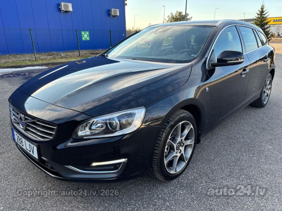 Melns Volvo V60 2015 Paide, ar dzinēja tilpumu 2.00 L un nobraukumu 268 tūkst. km par 8690 €, foto 1 vietnē AUTOMOTO.COM.LV
