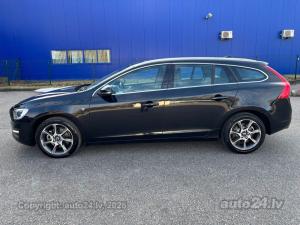 Melns Volvo V60 2015 Paide, ar dzinēja tilpumu 2.00 L un nobraukumu 268 tūkst. km par 8690 €, foto 3 vietnē AUTOMOTO.COM.LV