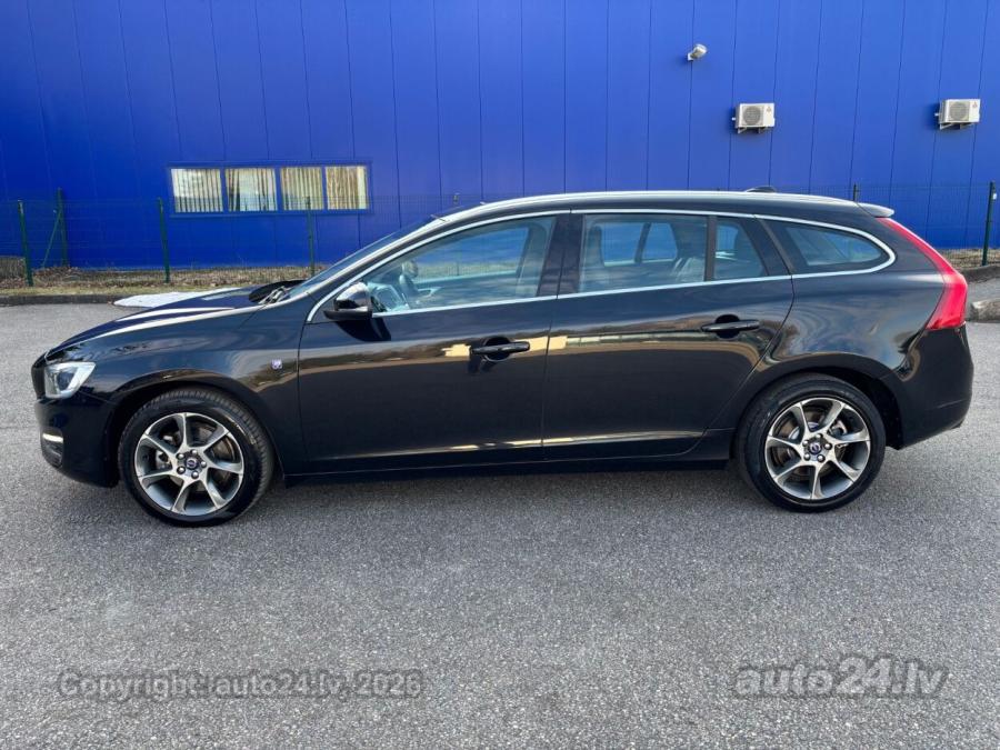 Melns Volvo V60 2015 Paide, ar dzinēja tilpumu 2.00 L un nobraukumu 268 tūkst. km par 8690 €, foto 3 vietnē AUTOMOTO.COM.LV