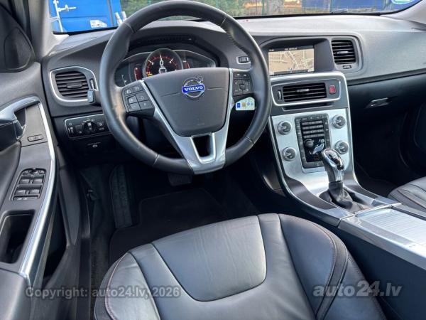 Melns Volvo V60 2015 Paide, ar dzinēja tilpumu 2.00 L un nobraukumu 268 tūkst. km par 8690 €, foto 11 vietnē AUTOMOTO.COM.LV