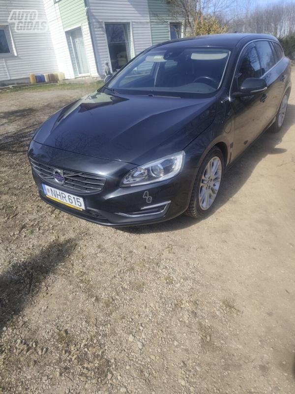 Black Volvo V60 2015 in Vilnius, with an engine capacity of 2.40 L and mileage of 235 thousand km for 12000 €, photo 1 on AUTOMOTO.COM.LV