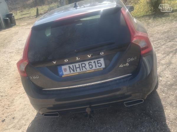 Black Volvo V60 2015 in Vilnius, with an engine capacity of 2.40 L and mileage of 235 thousand km for 12000 €, photo 4 on AUTOMOTO.COM.LV