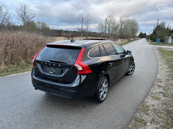 Black Volvo V60 2015 in Kaunas, with an engine capacity of 2.00 L and mileage of 290 thousand km for 6650 €, photo 2 on AUTOMOTO.COM.LV
