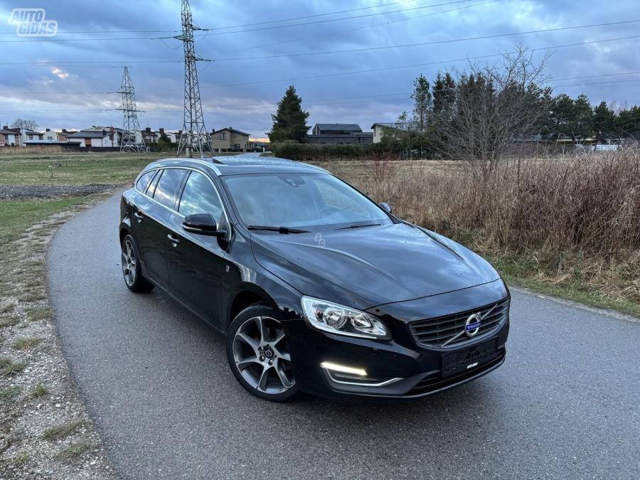 Black Volvo V60 2015 in Kaunas, with an engine capacity of 2.00 L and mileage of 290 thousand km for 6650 €, photo 4 on AUTOMOTO.COM.LV
