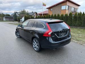 Black Volvo V60 2015 in Kaunas, with an engine capacity of 2.00 L and mileage of 290 thousand km for 6650 €, photo 5 on AUTOMOTO.COM.LV