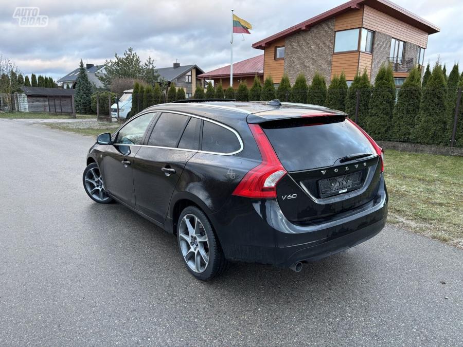Black Volvo V60 2015 in Kaunas, with an engine capacity of 2.00 L and mileage of 290 thousand km for 6650 €, photo 5 on AUTOMOTO.COM.LV
