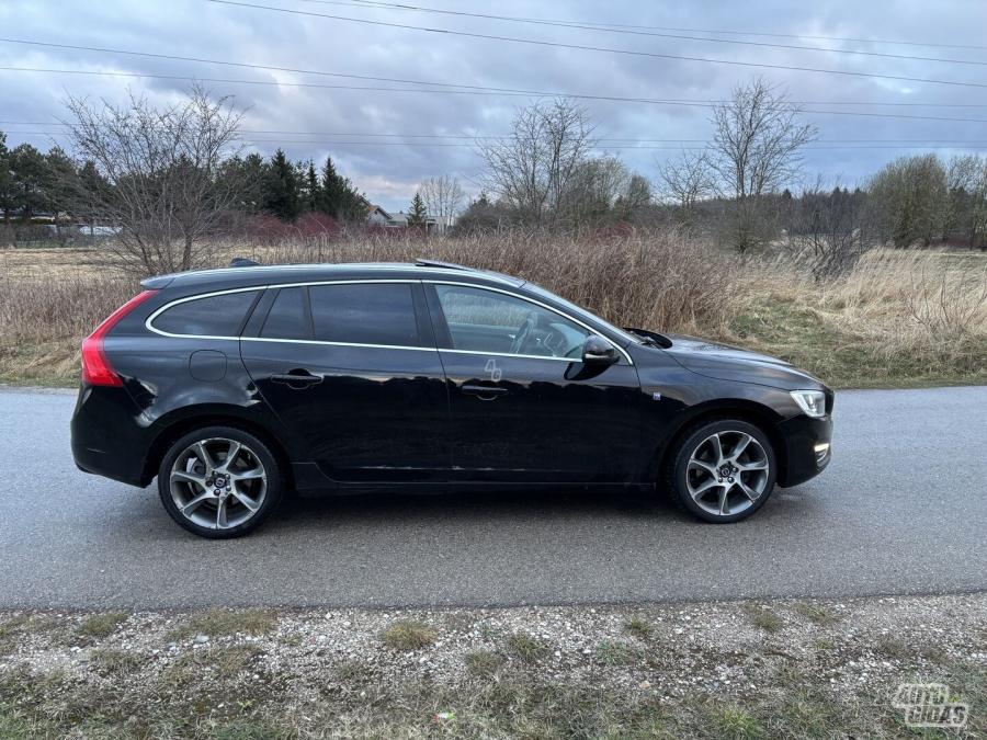 Black Volvo V60 2015 in Kaunas, with an engine capacity of 2.00 L and mileage of 290 thousand km for 6650 €, photo 8 on AUTOMOTO.COM.LV