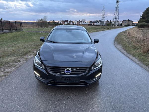 Black Volvo V60 2015 in Kaunas, with an engine capacity of 2.00 L and mileage of 290 thousand km for 6650 €, photo 8 on AUTOMOTO.COM.LV