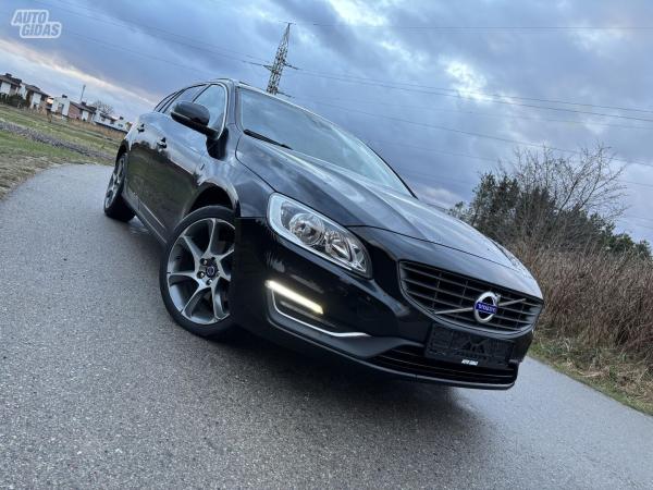 Black Volvo V60 2015 in Kaunas, with an engine capacity of 2.00 L and mileage of 290 thousand km for 6650 €, photo 10 on AUTOMOTO.COM.LV
