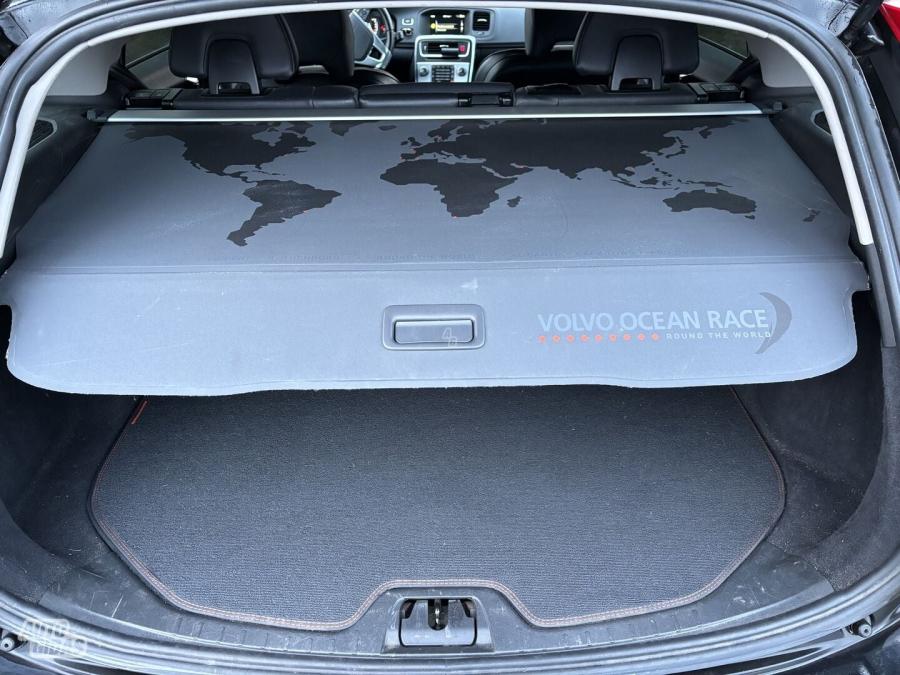 Black Volvo V60 2015 in Kaunas, with an engine capacity of 2.00 L and mileage of 290 thousand km for 6650 €, photo 13 on AUTOMOTO.COM.LV