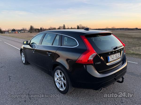 Black Volvo V60 2015 in Tallinn, with an engine capacity of 1.60 L and mileage of 148 thousand km for 7990 €, photo 2 on AUTOMOTO.COM.LV