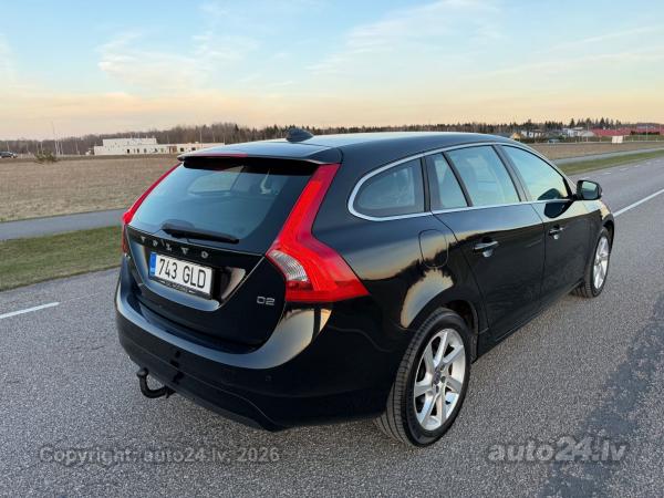 Black Volvo V60 2015 in Tallinn, with an engine capacity of 1.60 L and mileage of 148 thousand km for 7990 €, photo 4 on AUTOMOTO.COM.LV
