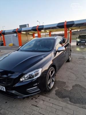 Melns Volvo V60 2015 Viļņa, ar dzinēja tilpumu 2.40 L un nobraukumu 253 tūkst. km par 9900 €, foto 3 vietnē AUTOMOTO.COM.LV
