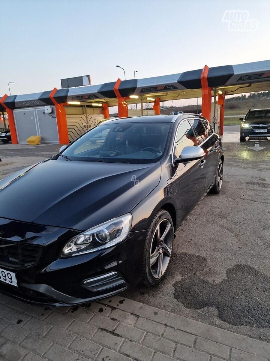 Melns Volvo V60 2015 Viļņa, ar dzinēja tilpumu 2.40 L un nobraukumu 253 tūkst. km par 9900 €, foto 3 vietnē AUTOMOTO.COM.LV