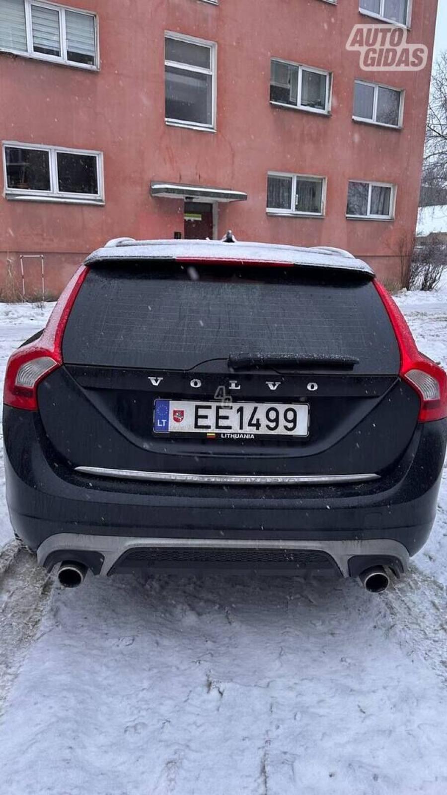 Melns Volvo V60 2015 Viļņa, ar dzinēja tilpumu 2.40 L un nobraukumu 253 tūkst. km par 9900 €, foto 13 vietnē AUTOMOTO.COM.LV