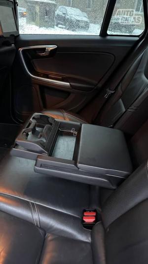 Melns Volvo V60 2015 Viļņa, ar dzinēja tilpumu 2.40 L un nobraukumu 253 tūkst. km par 8999 €, foto 14 vietnē AUTOMOTO.COM.LV