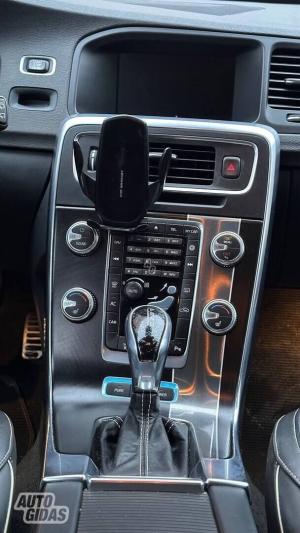 Melns Volvo V60 2015 Viļņa, ar dzinēja tilpumu 2.40 L un nobraukumu 253 tūkst. km par 8999 €, foto 15 vietnē AUTOMOTO.COM.LV