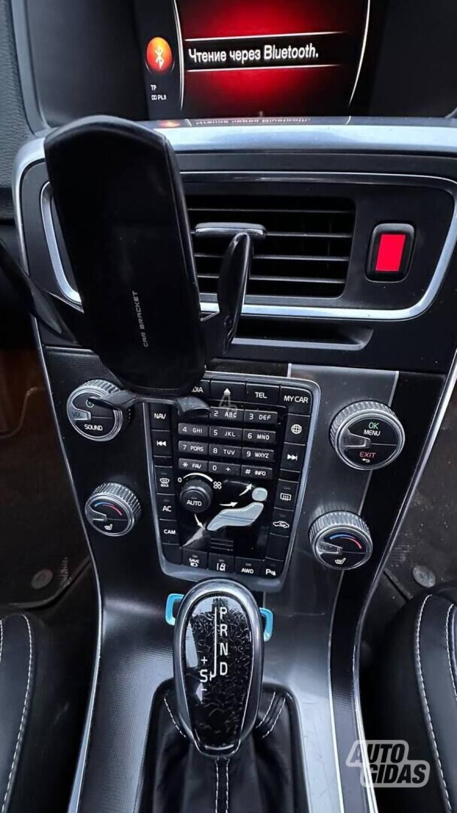 Melns Volvo V60 2015 Viļņa, ar dzinēja tilpumu 2.40 L un nobraukumu 253 tūkst. km par 8999 €, foto 23 vietnē AUTOMOTO.COM.LV