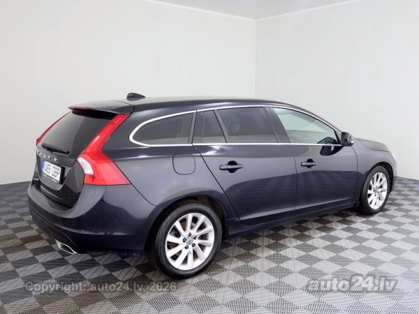 Black Volvo V60 2015 in Tallinn, with an engine capacity of 2.00 L and mileage of 339 thousand km for 4999 €, photo 3 on AUTOMOTO.COM.LV