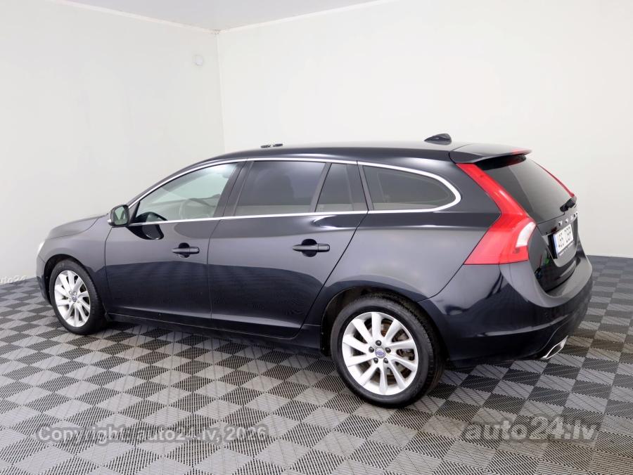 Black Volvo V60 2015 in Tallinn, with an engine capacity of 2.00 L and mileage of 339 thousand km for 4999 €, photo 5 on AUTOMOTO.COM.LV