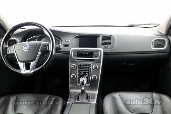 Black Volvo V60 2015 in Tallinn, with an engine capacity of 2.00 L and mileage of 339 thousand km for 4999 €, photo 5 on AUTOMOTO.COM.LV