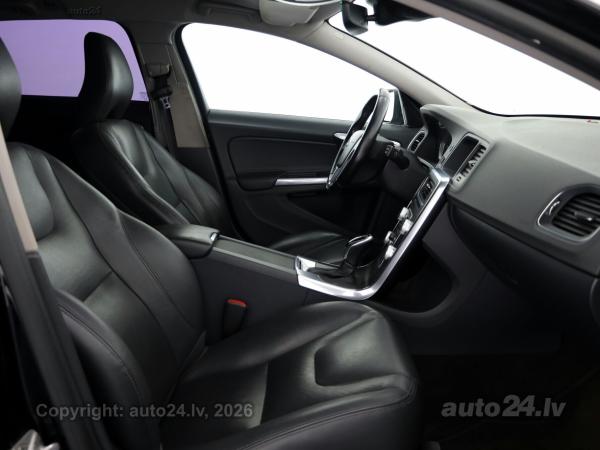 Black Volvo V60 2015 in Tallinn, with an engine capacity of 2.00 L and mileage of 339 thousand km for 4999 €, photo 6 on AUTOMOTO.COM.LV