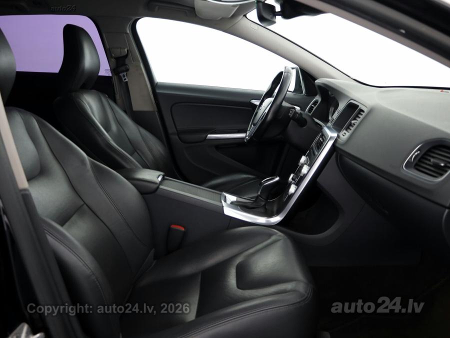 Black Volvo V60 2015 in Tallinn, with an engine capacity of 2.00 L and mileage of 339 thousand km for 4999 €, photo 7 on AUTOMOTO.COM.LV