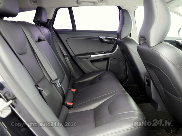 Black Volvo V60 2015 in Tallinn, with an engine capacity of 2.00 L and mileage of 339 thousand km for 4999 €, photo 7 on AUTOMOTO.COM.LV