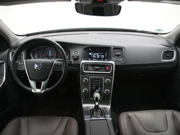 Black Volvo V60 2015 in Vilnius, with an engine capacity of 2.00 L and mileage of 185 thousand km for 9199 €, photo 2 on AUTOMOTO.COM.LV