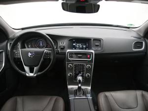 Black Volvo V60 2015 in Vilnius, with an engine capacity of 2.00 L and mileage of 185 thousand km for 9199 €, photo 3 on AUTOMOTO.COM.LV