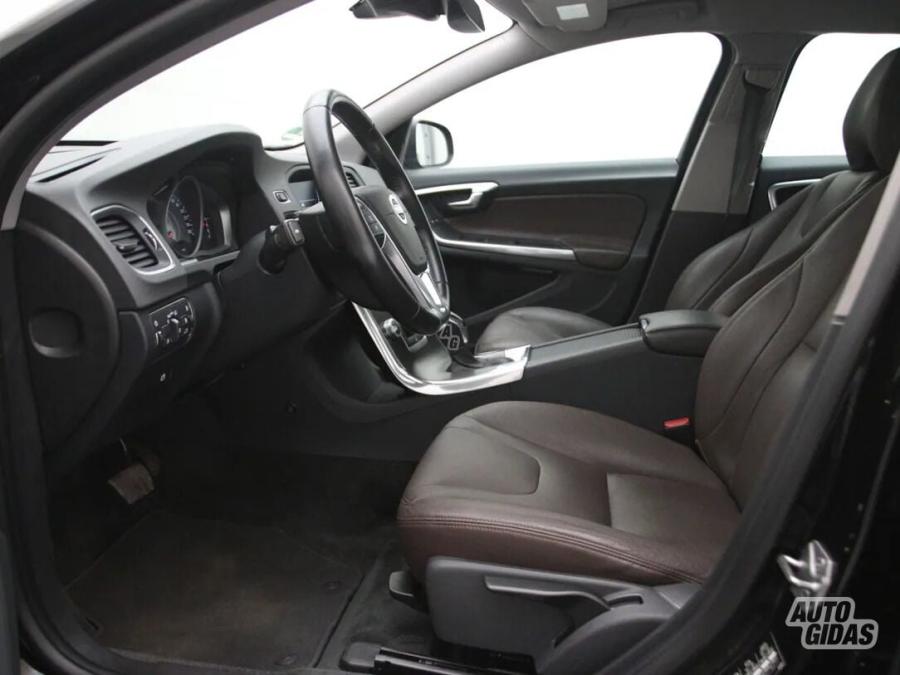 Black Volvo V60 2015 in Vilnius, with an engine capacity of 2.00 L and mileage of 185 thousand km for 9199 €, photo 5 on AUTOMOTO.COM.LV