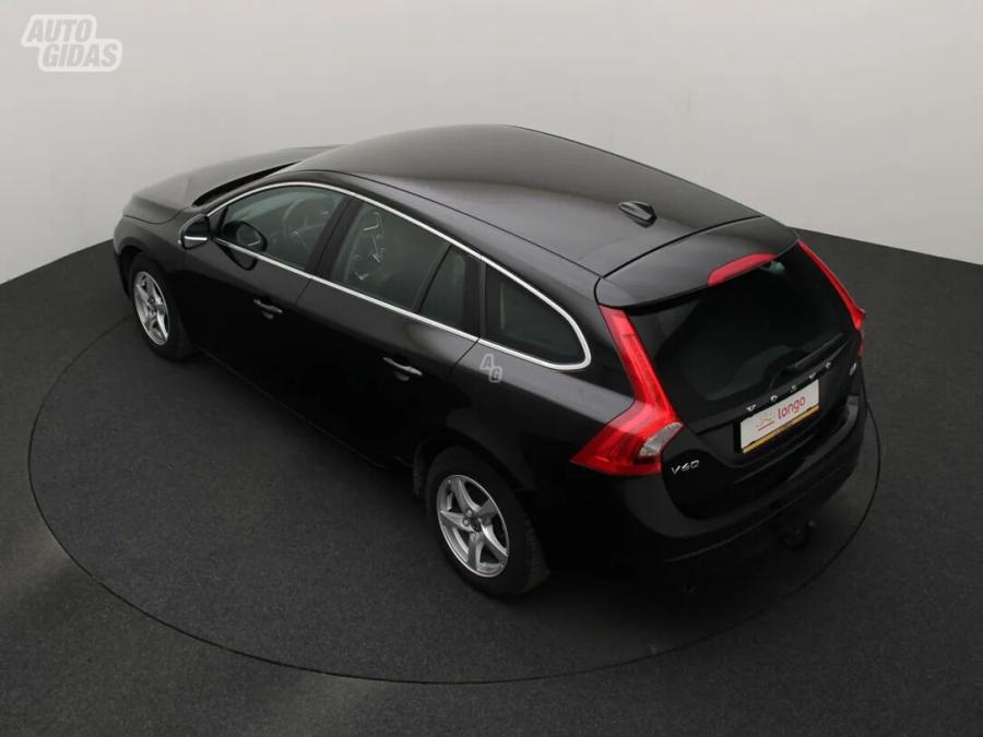 Black Volvo V60 2015 in Vilnius, with an engine capacity of 2.00 L and mileage of 185 thousand km for 9199 €, photo 13 on AUTOMOTO.COM.LV