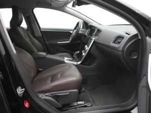 Black Volvo V60 2015 in Vilnius, with an engine capacity of 2.00 L and mileage of 185 thousand km for 9199 €, photo 15 on AUTOMOTO.COM.LV