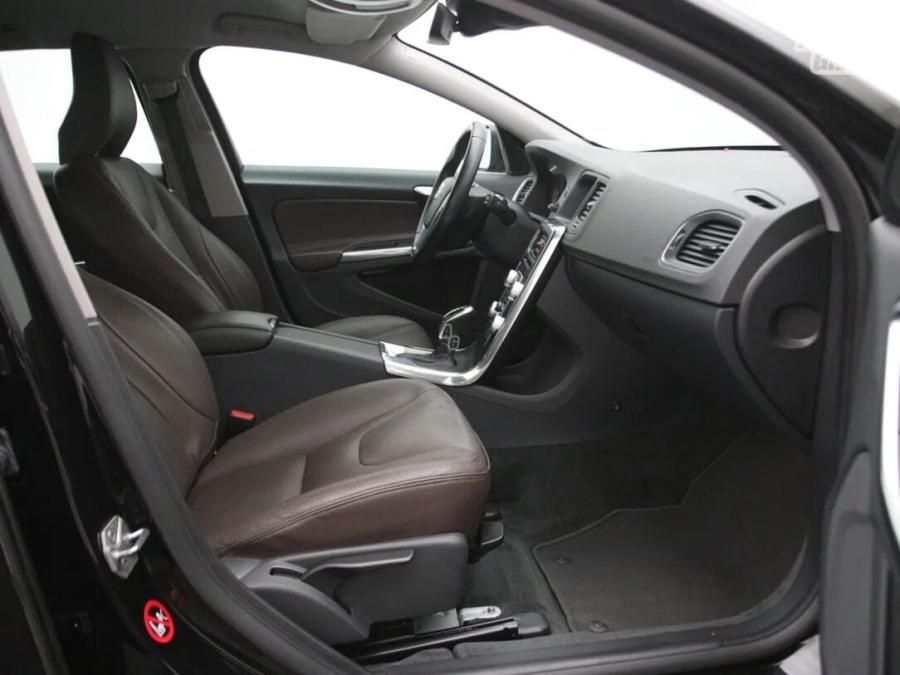 Black Volvo V60 2015 in Vilnius, with an engine capacity of 2.00 L and mileage of 185 thousand km for 9199 €, photo 15 on AUTOMOTO.COM.LV