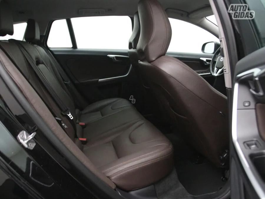 Black Volvo V60 2015 in Vilnius, with an engine capacity of 2.00 L and mileage of 185 thousand km for 9199 €, photo 16 on AUTOMOTO.COM.LV